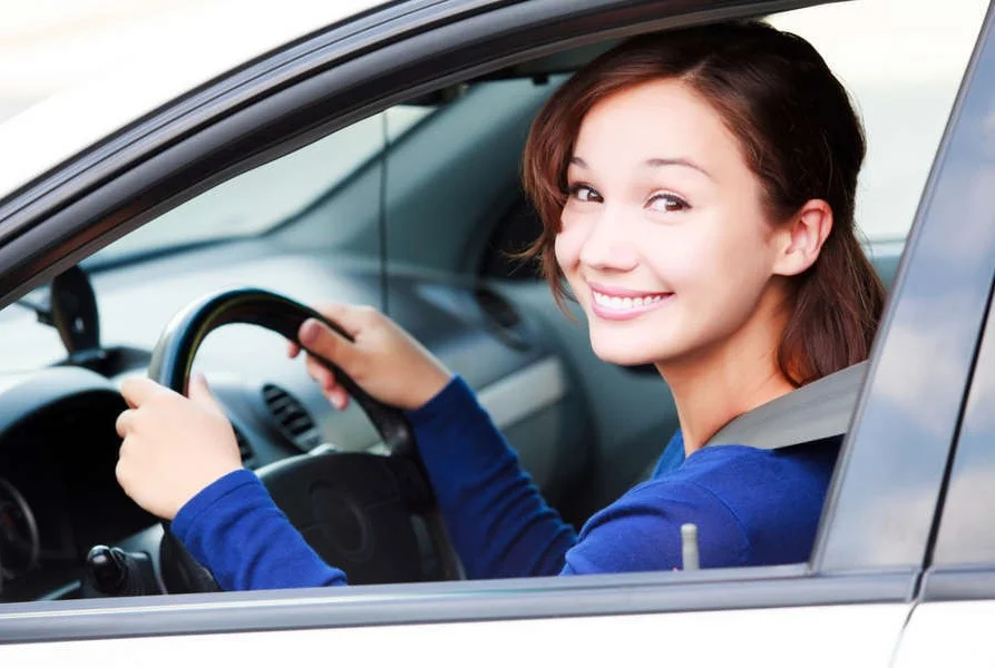 Quanti anni per noleggiare un'auto in Islanda? Età minima di guida